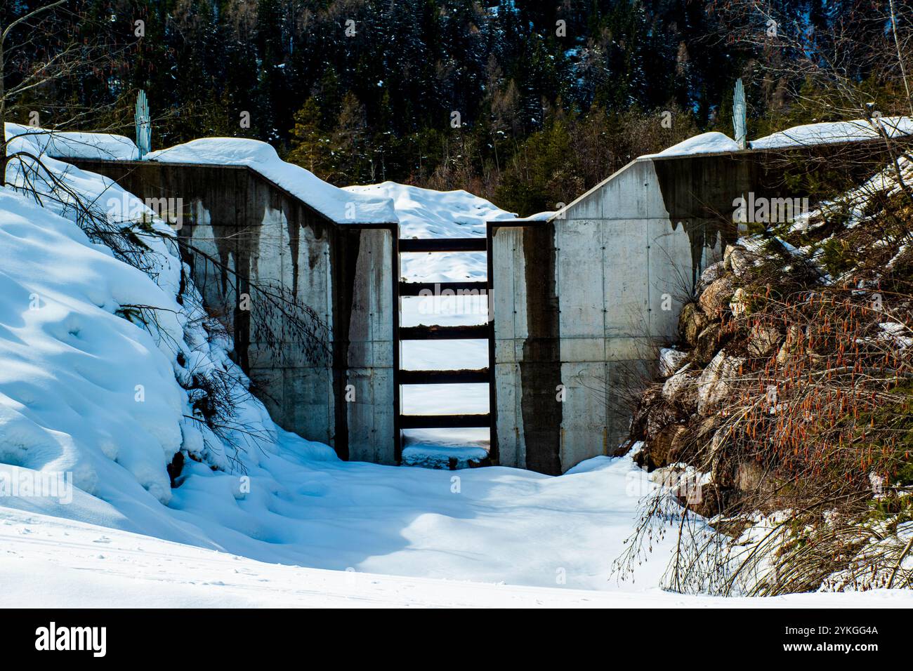 Snow dam hi-res stock photography and images - Alamy