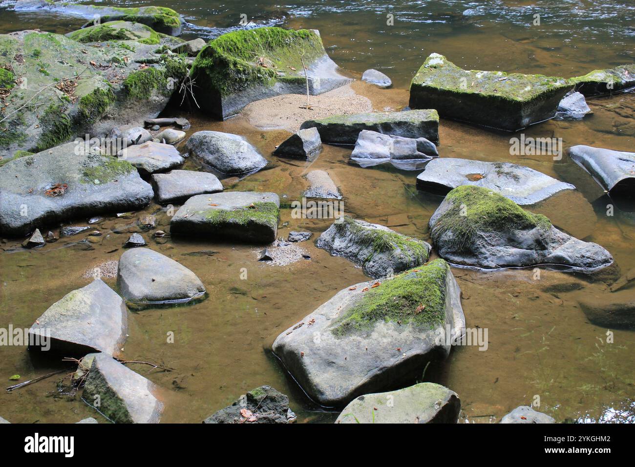 Riverbed stones hi-res stock photography and images - Alamy