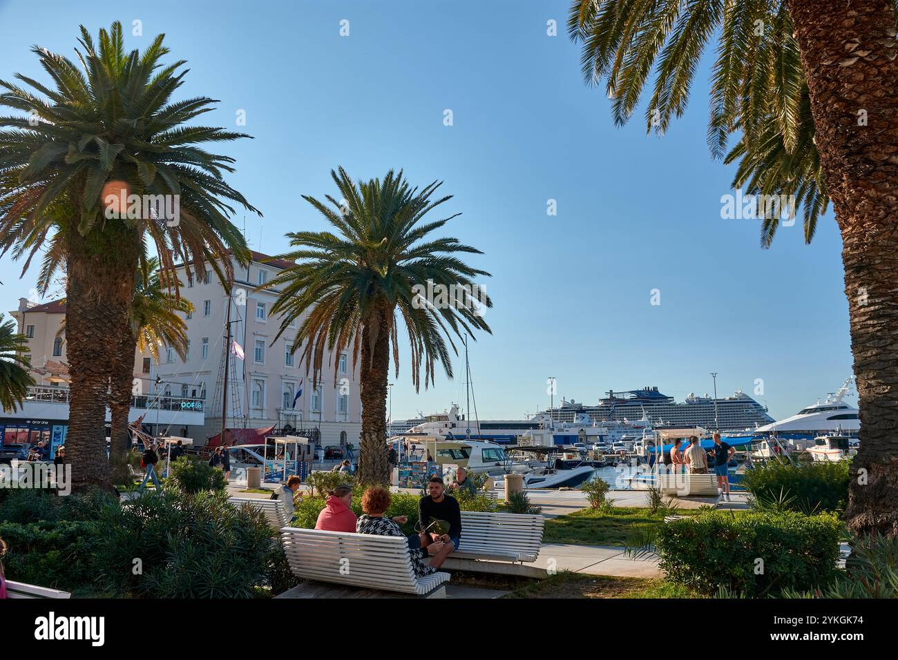 Split, Croatia;Octubre,12,2024:The Riva promenade in Split, Croatia, is ...