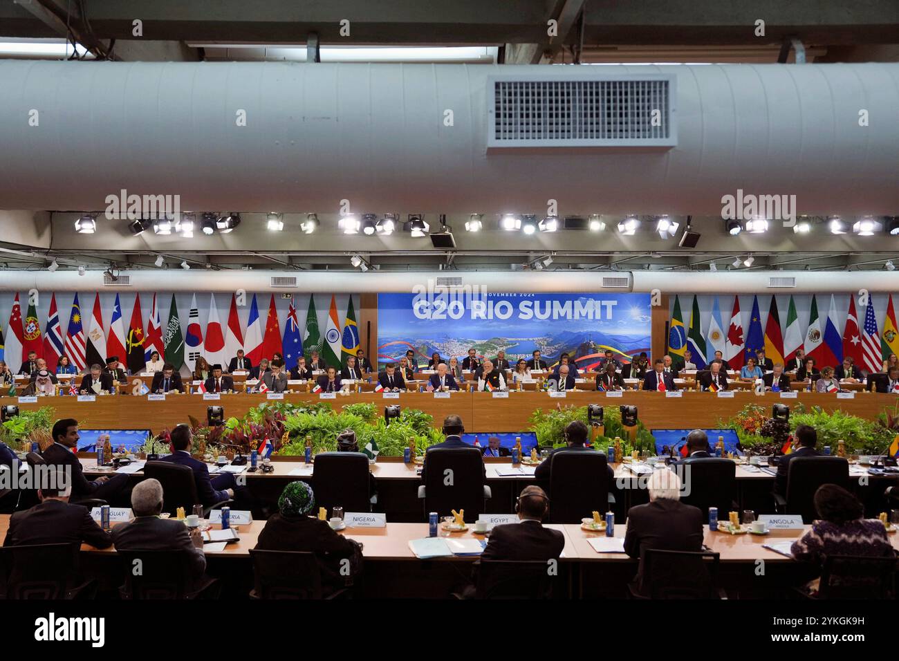 G20 leaders, meet at the G20 Summit at the Museum of Modern Art in Rio ...