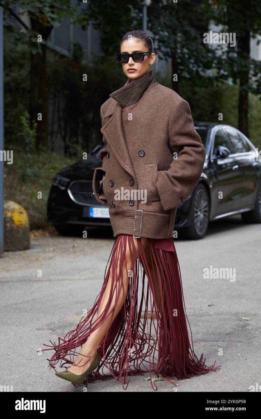 MILAN, ITALY - SEPTEMBER 21, 2024: Livia Nunes with brown coat and red ...