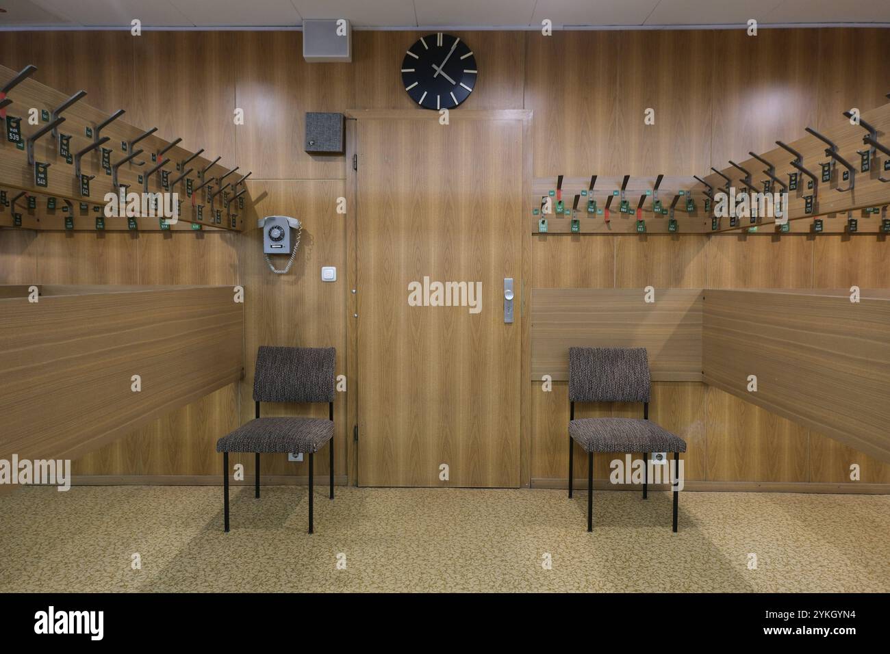 18 November 2024, Gera, Thüringen: View into the checkroom of the ...