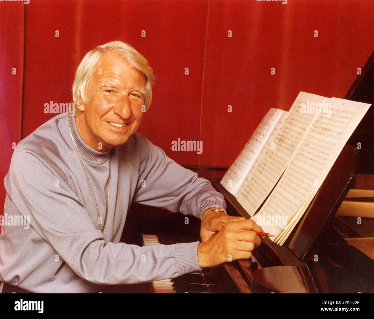 British Composer RICHARD ADDINSELL circa 1974 candid portrait Stock ...