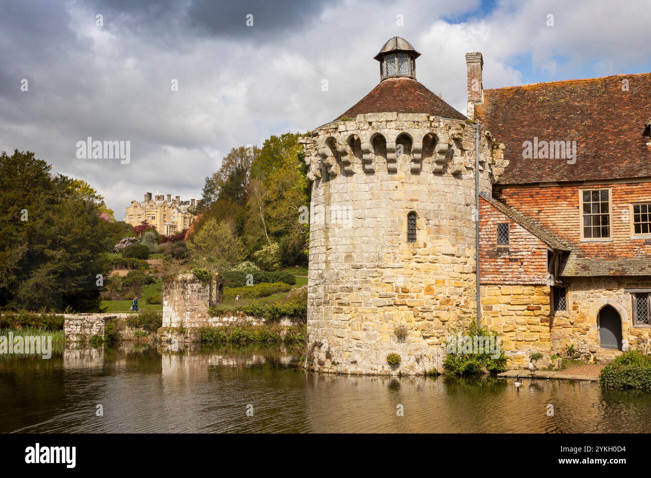 UK, Kent, Weald of Kent, Scotney Castle, old castle ruins and moat with ...