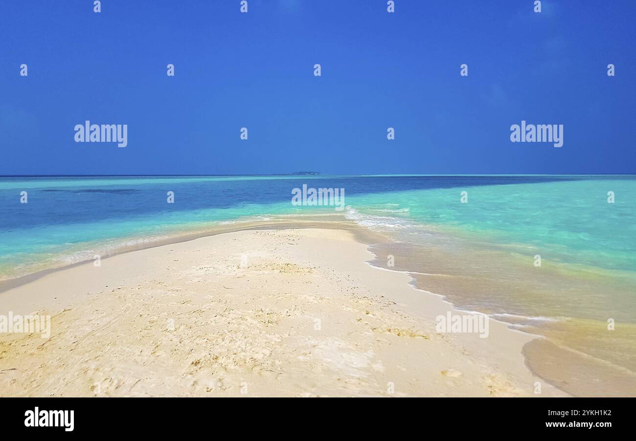 Color gradient at the sandbank islands Madivaru and Finolhu in Rasdhoo ...