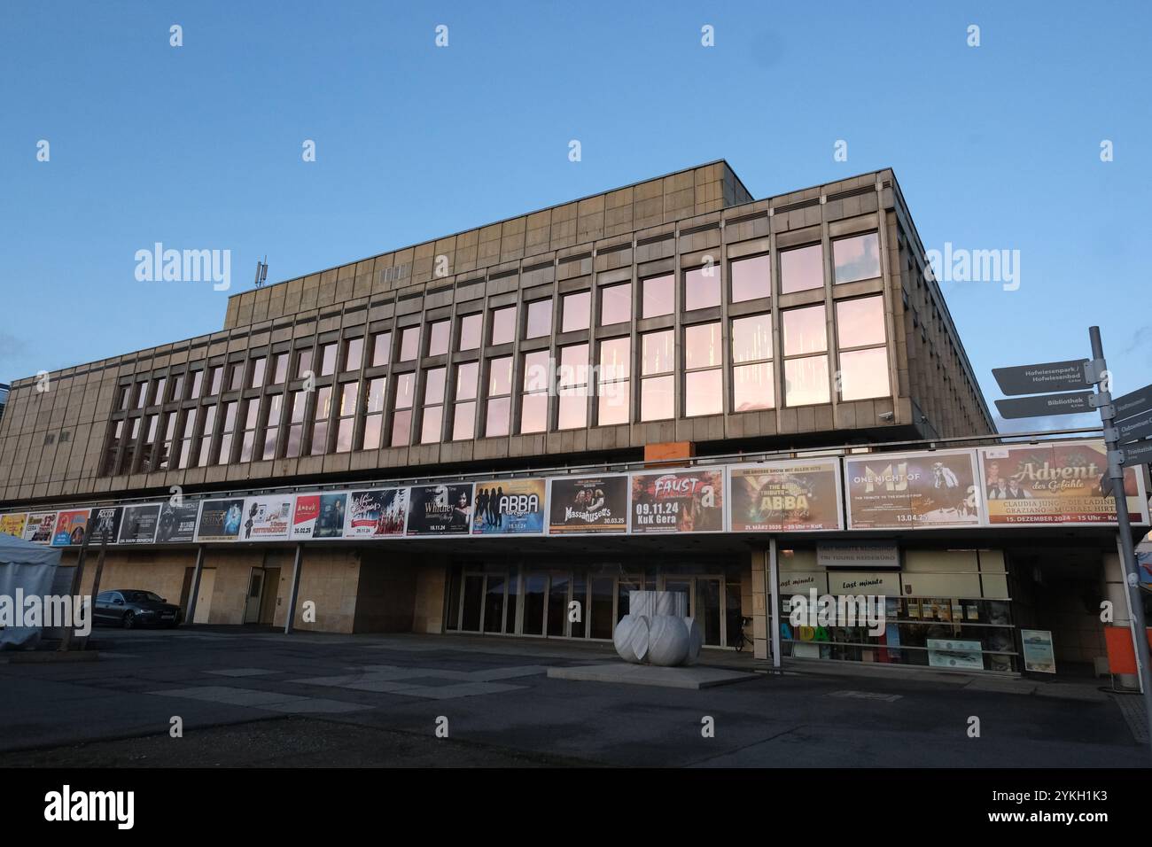 18 November 2024, Gera, Thüringen: The culture and congress center. It ...
