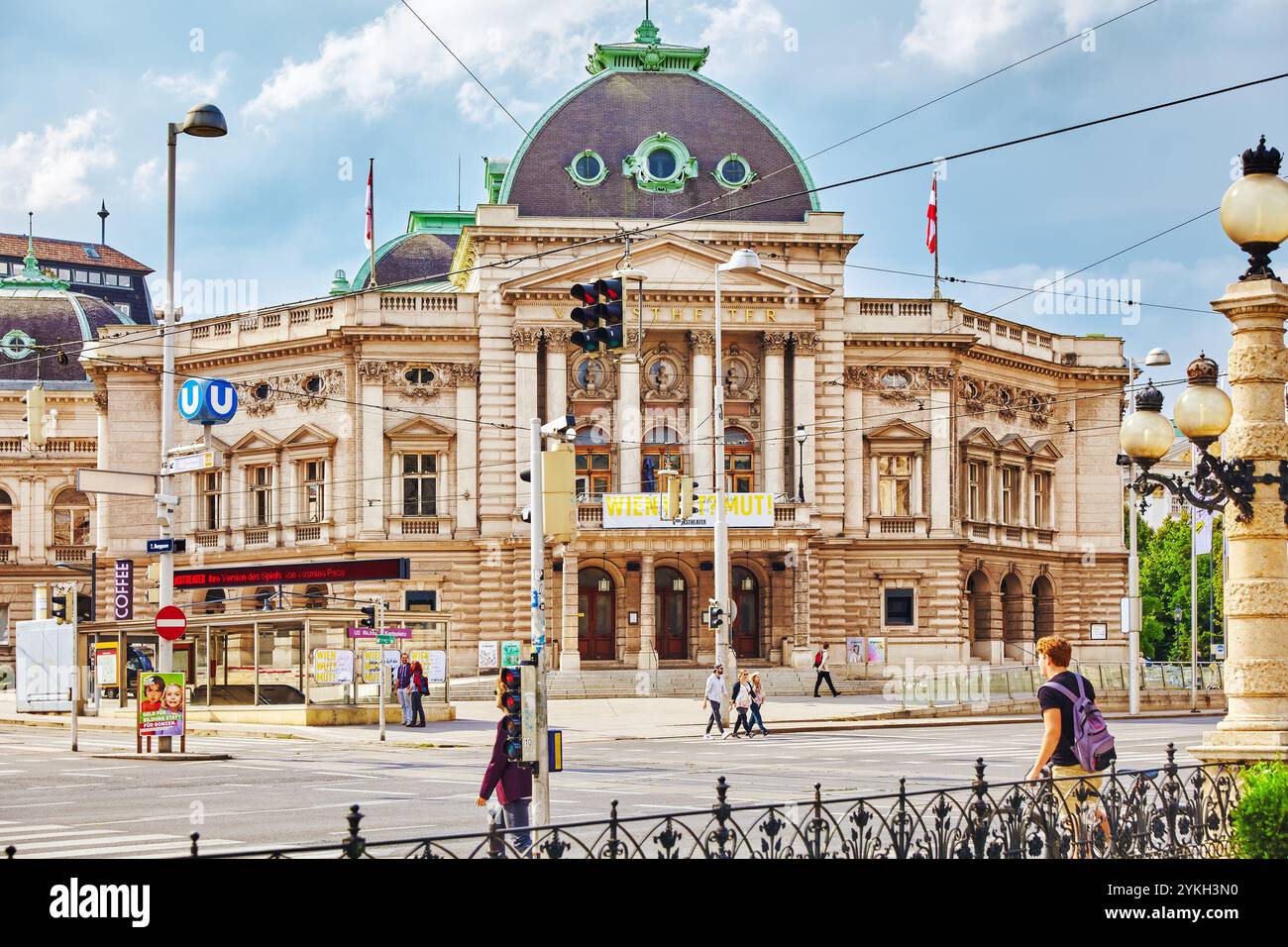 Vienna Theatre. Cityscape views of one of Europe's most beautiful town ...