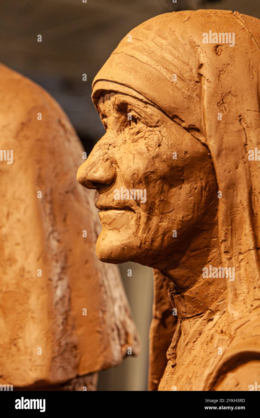 Clay sculputure of Mother Theresa by Louise Solecki Weir at Parker ...