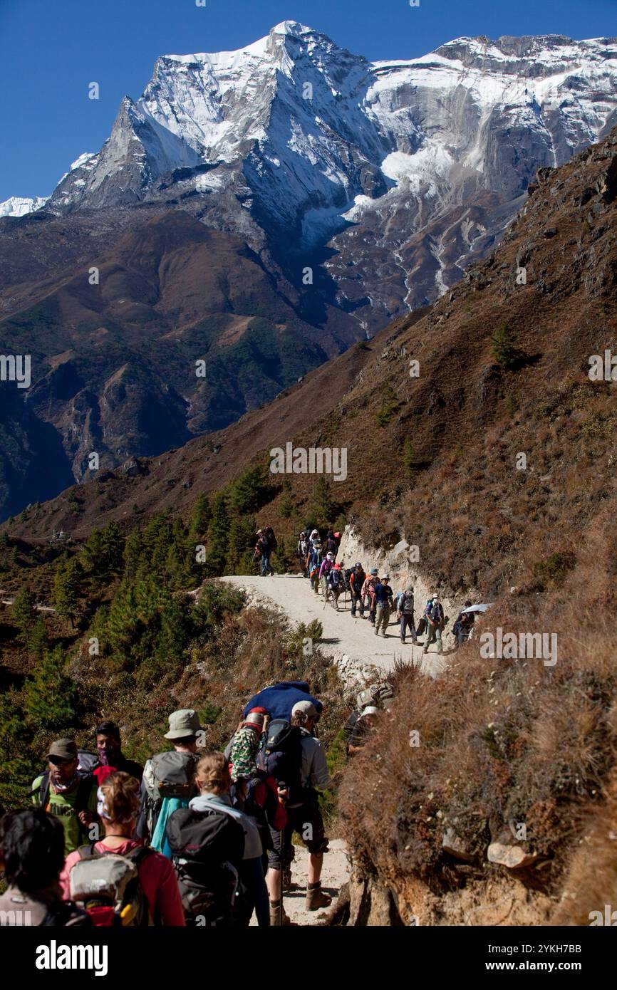 October 2009 WWF Everest en route to Namche busy trail with trekkers ...