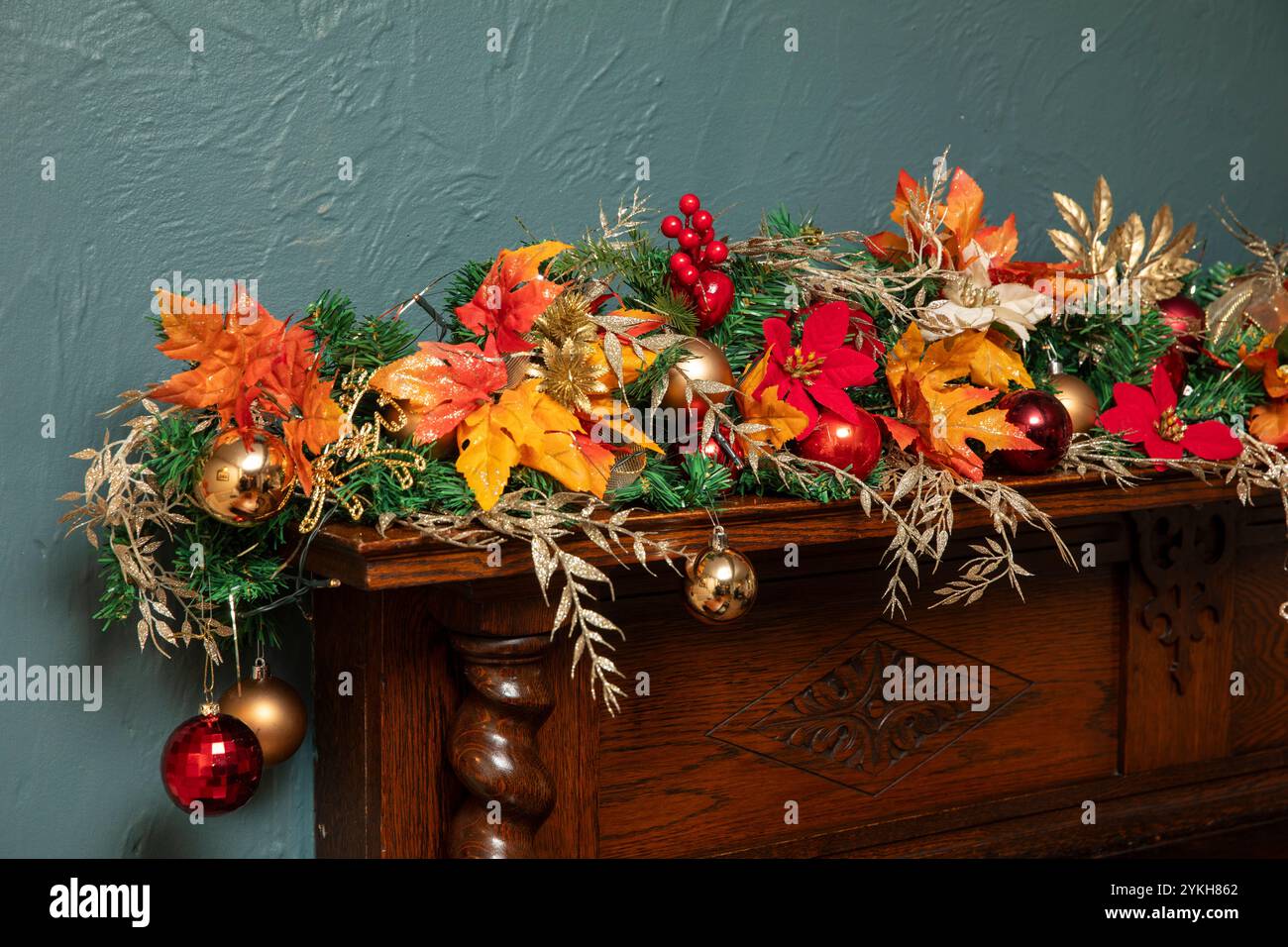 Christmas scene fireplace hi-res stock photography and images - Alamy