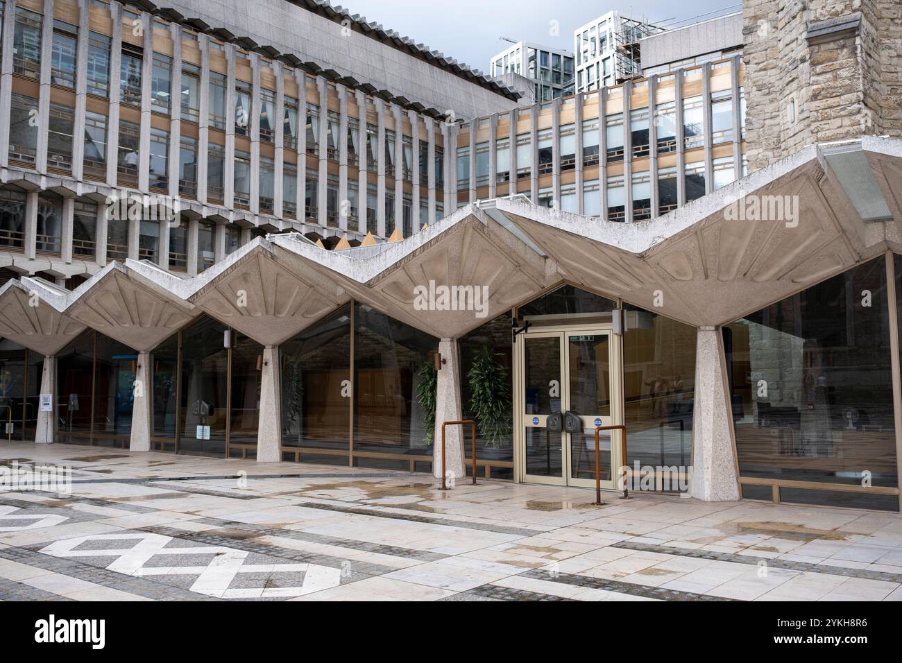 Guildhalll municipal building hi-res stock photography and images - Alamy