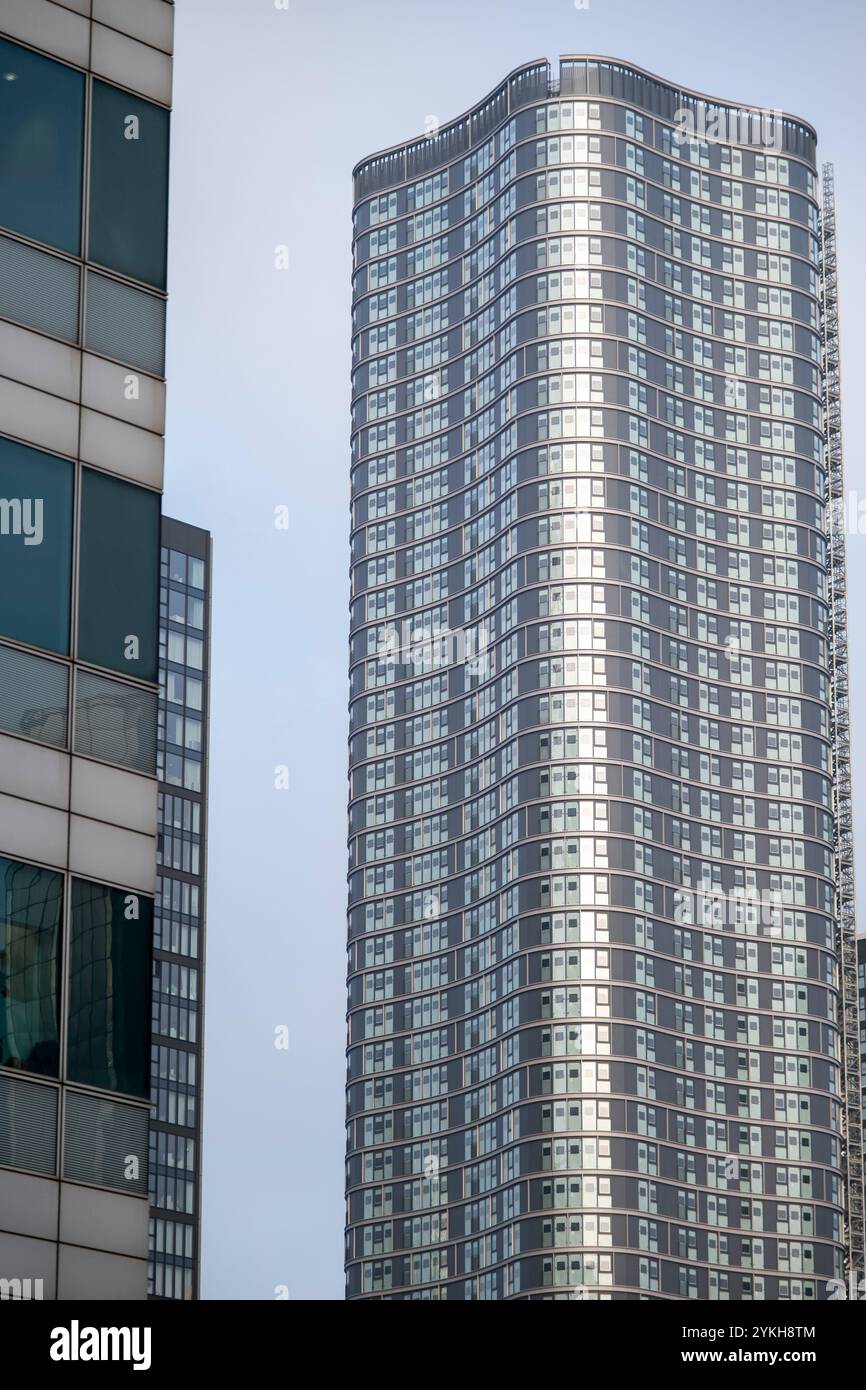 New build high rise apartment buildings at the heart of Canary Wharf ...