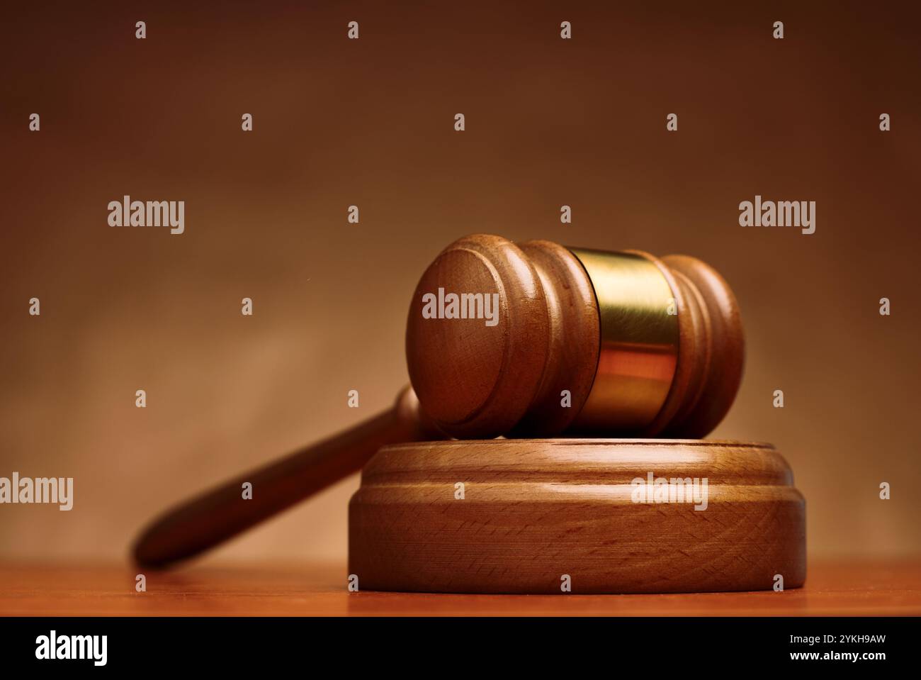Judges table hi-res stock photography and images - Alamy
