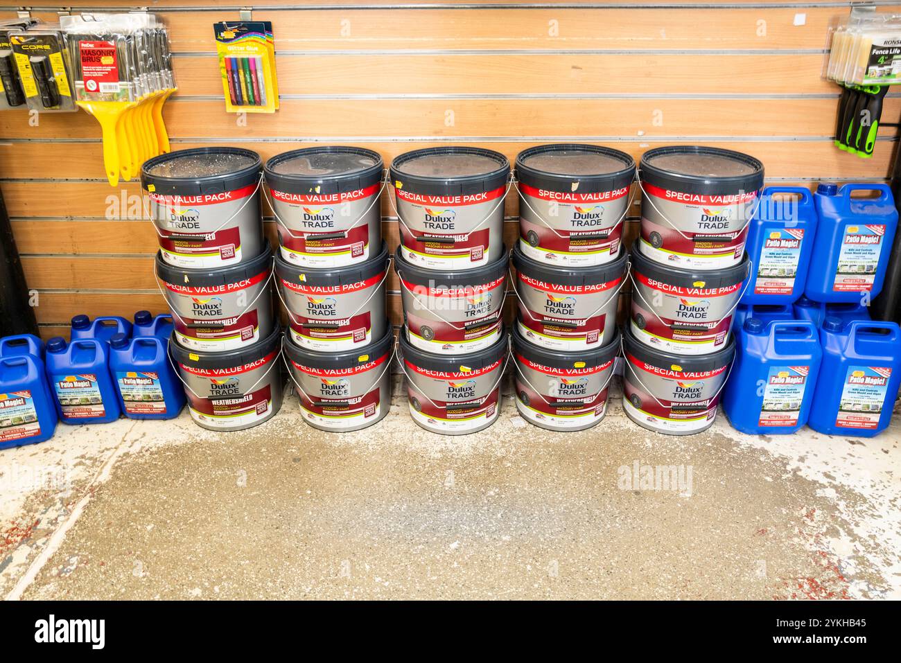 Builders tubs hi-res stock photography and images - Alamy