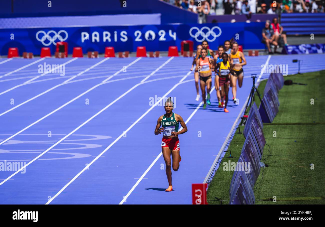 Birke Haylom participating in the 1500 meters at the Paris 2024 Olympic ...