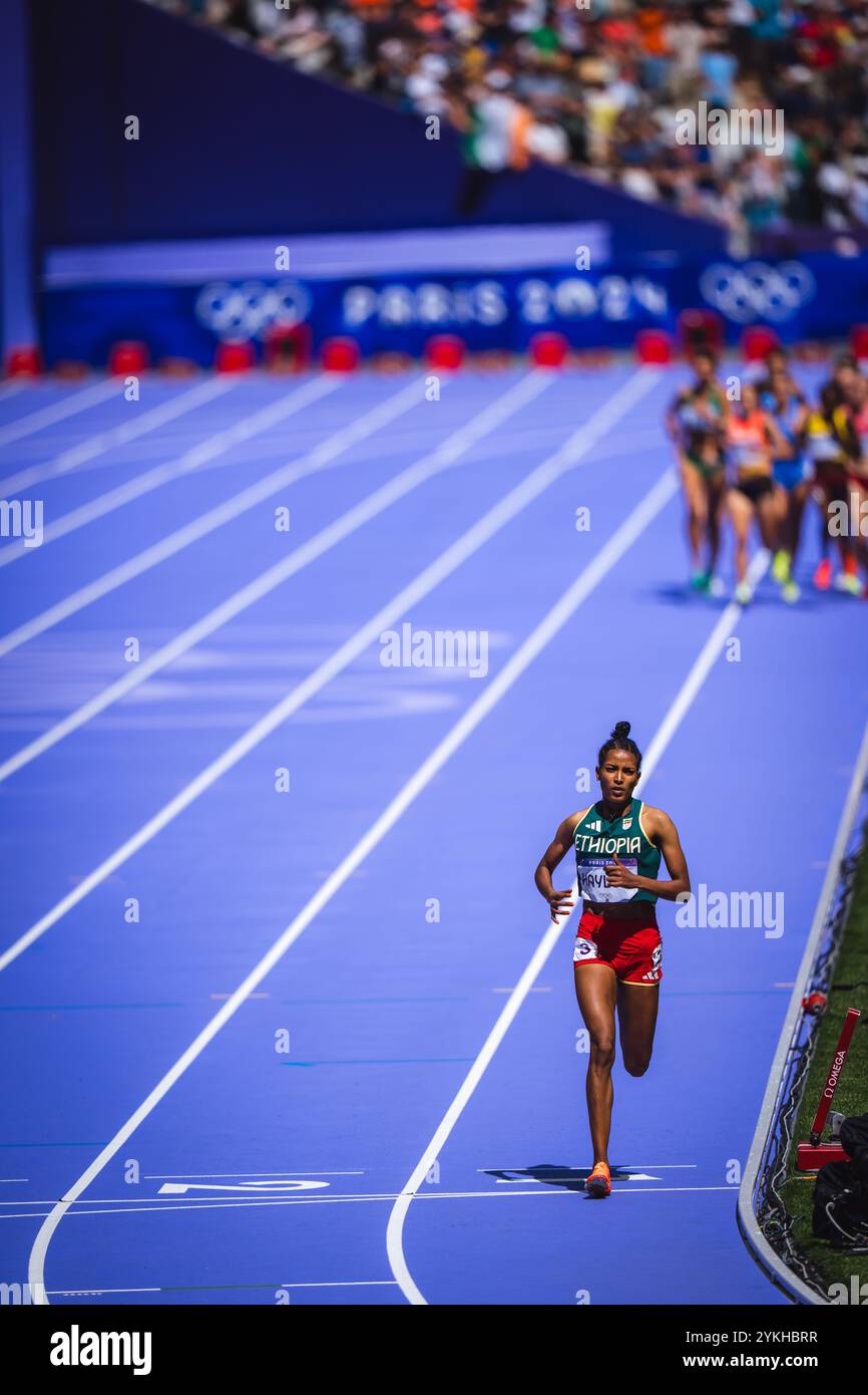 Birke Haylom participating in the 1500 meters at the Paris 2024 Olympic ...