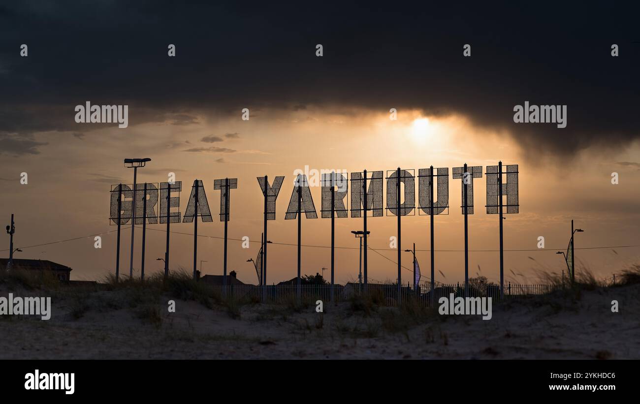 Colourful dramatic sunset landscape with Great Yarmouth sign Stock ...