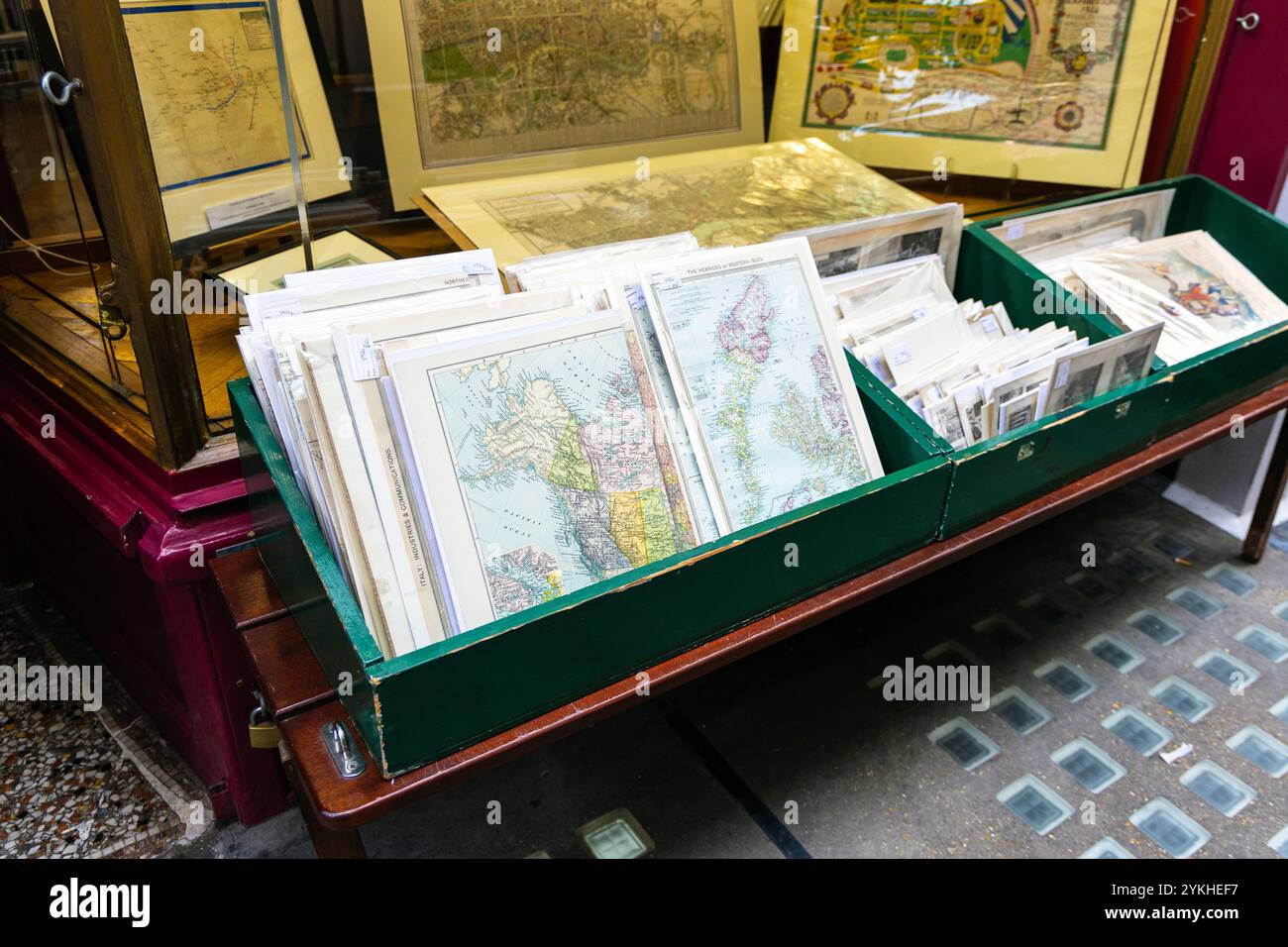 Old maps of london hi-res stock photography and images - Alamy
