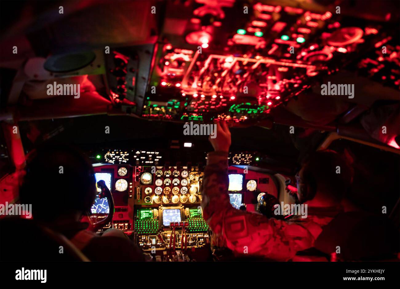 KC-135 STRATOTANKER flight deck. Photo: US Air Force Stock Photo - Alamy
