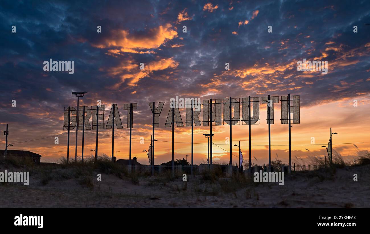 Colourful dramatic sunset landscape with Great Yarmouth sign Stock ...