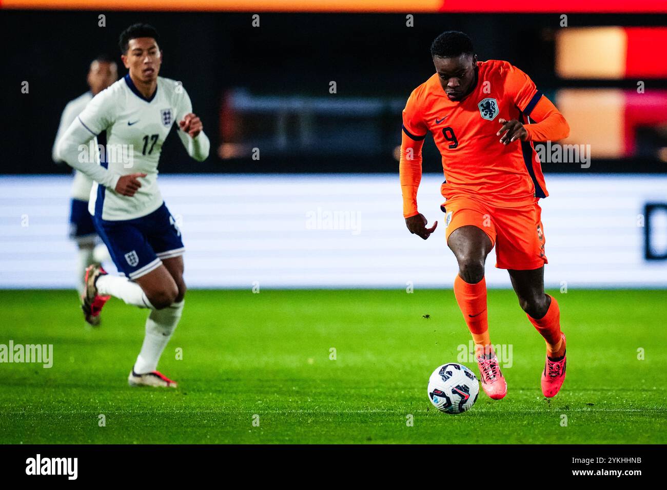 Almere - Jobe Bellingham of England U21, Noah Ohio of The Netherlands ...