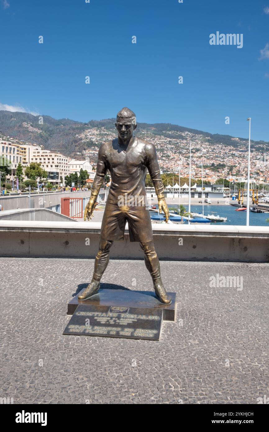 Cristiano Ronaldo immortalized in bronze statue outside his personal ...