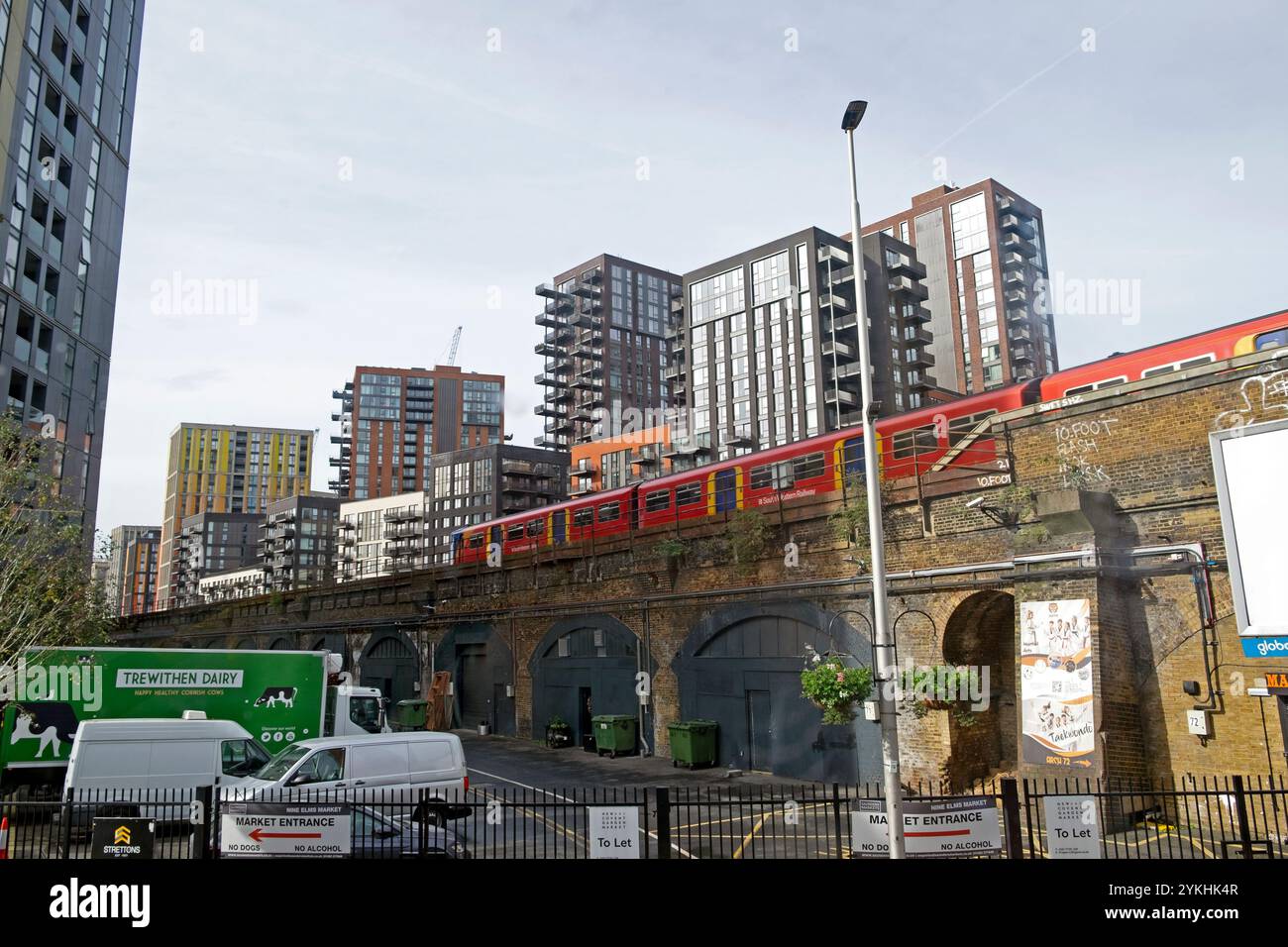 Southwestern railway train london hi-res stock photography and images ...