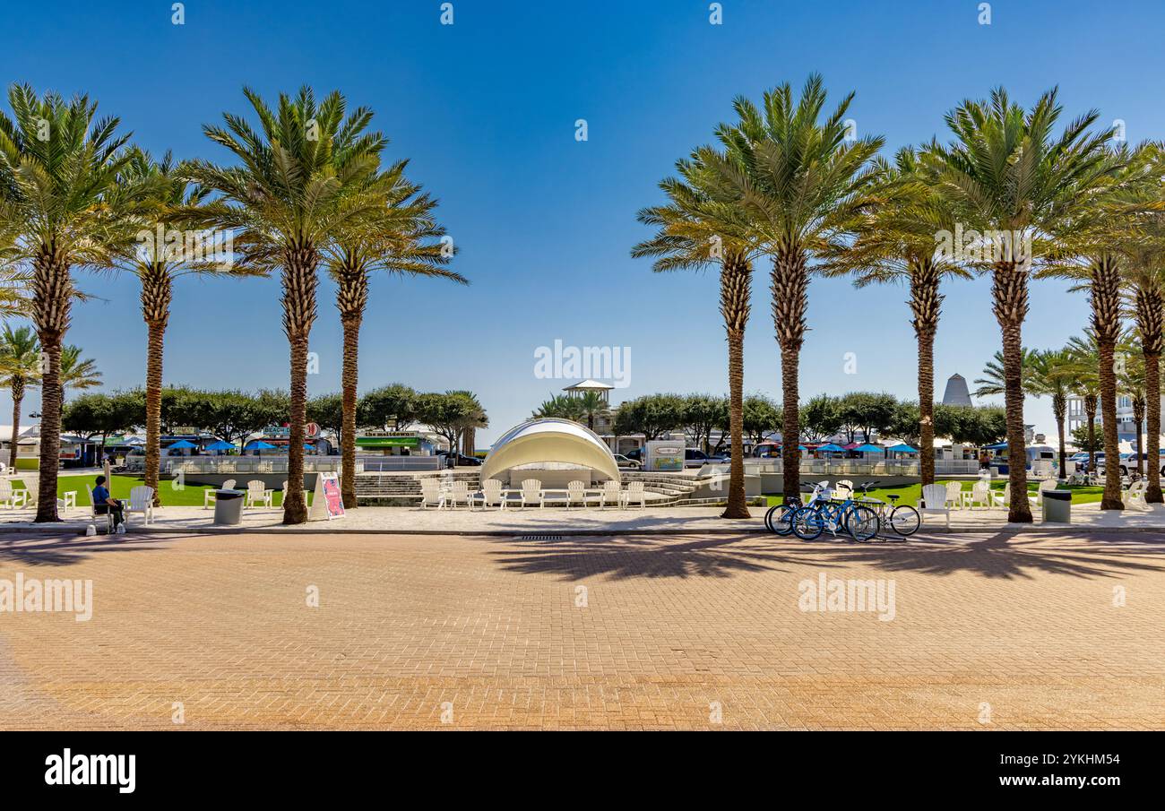 Seaside town surrounded hi-res stock photography and images - Alamy