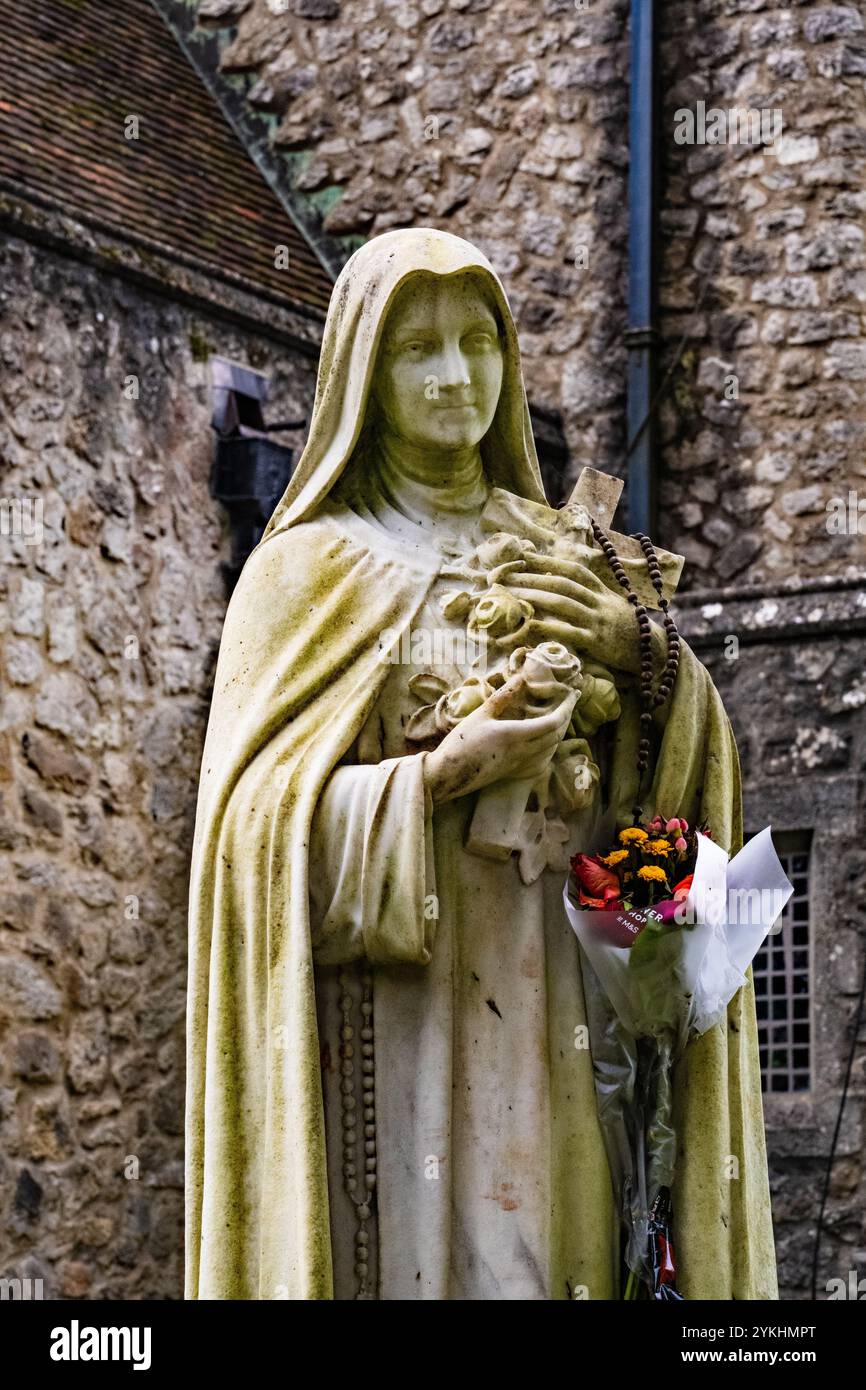 The Blessed Virgin mary Statue in The Rosary Walk. The Friars ...