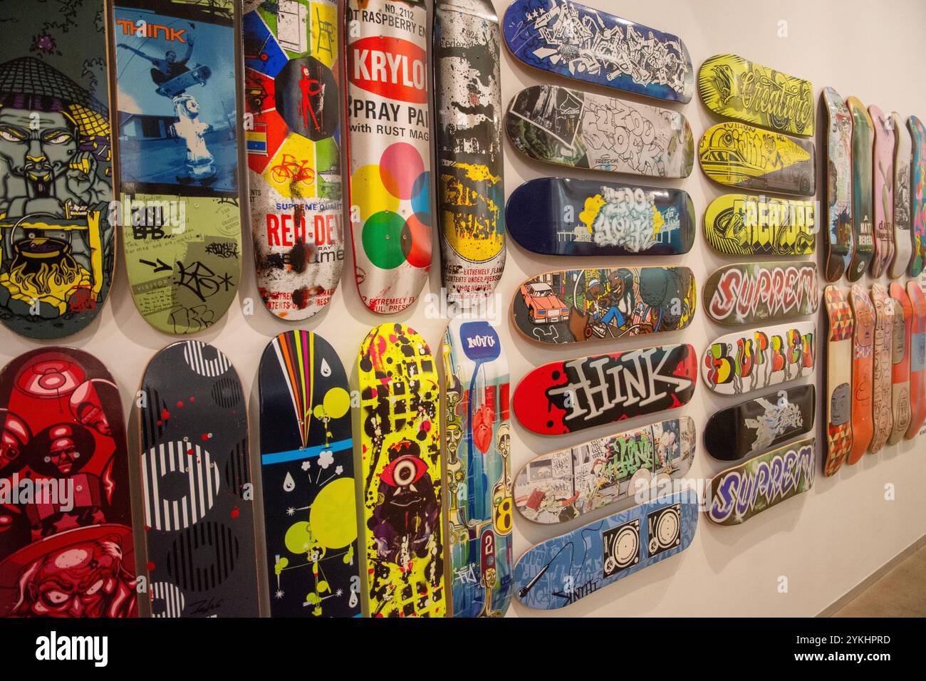 Urban Street Art. Graffiti skateboard wall art concept in Graffiti ...