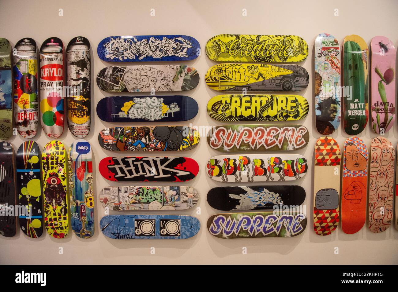 Urban Street Art. Graffiti skateboard wall art concept in Graffiti ...