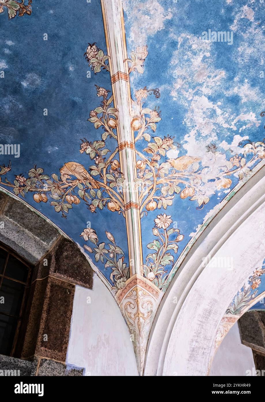 Tudor style ceiling hi-res stock photography and images - Alamy