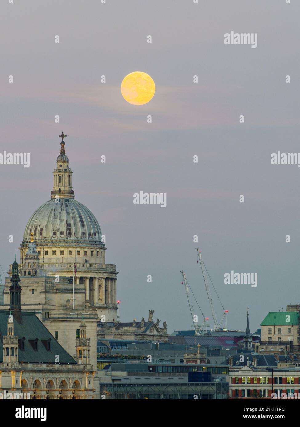 Full Moon, St. Paul's Cathedral, City of London, London, England, UK ...