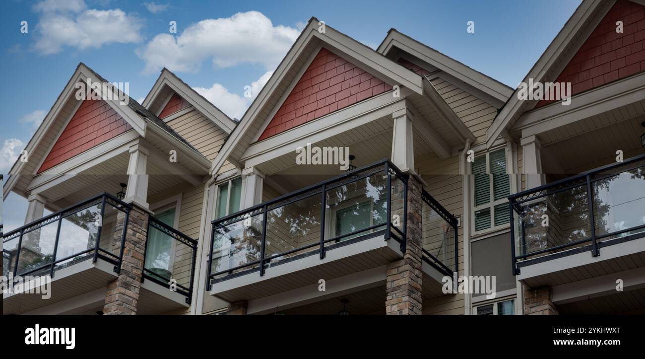 Canadian apartment building entrance hi-res stock photography and ...