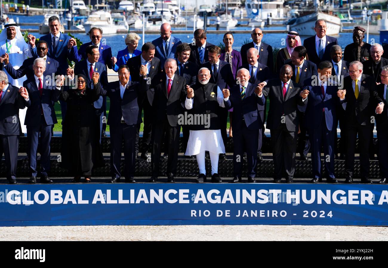 G20 leaders take part in a Family Photo at the G20 Summit in Rio de ...