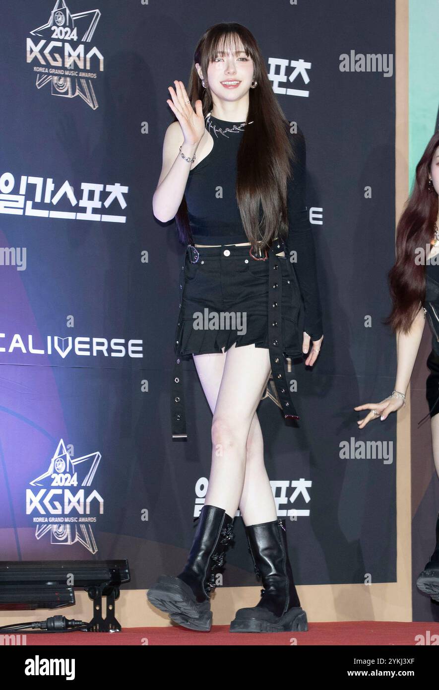 Incheon, South Korea. 17th Nov, 2024. (R to L) Hana, Athena from ...