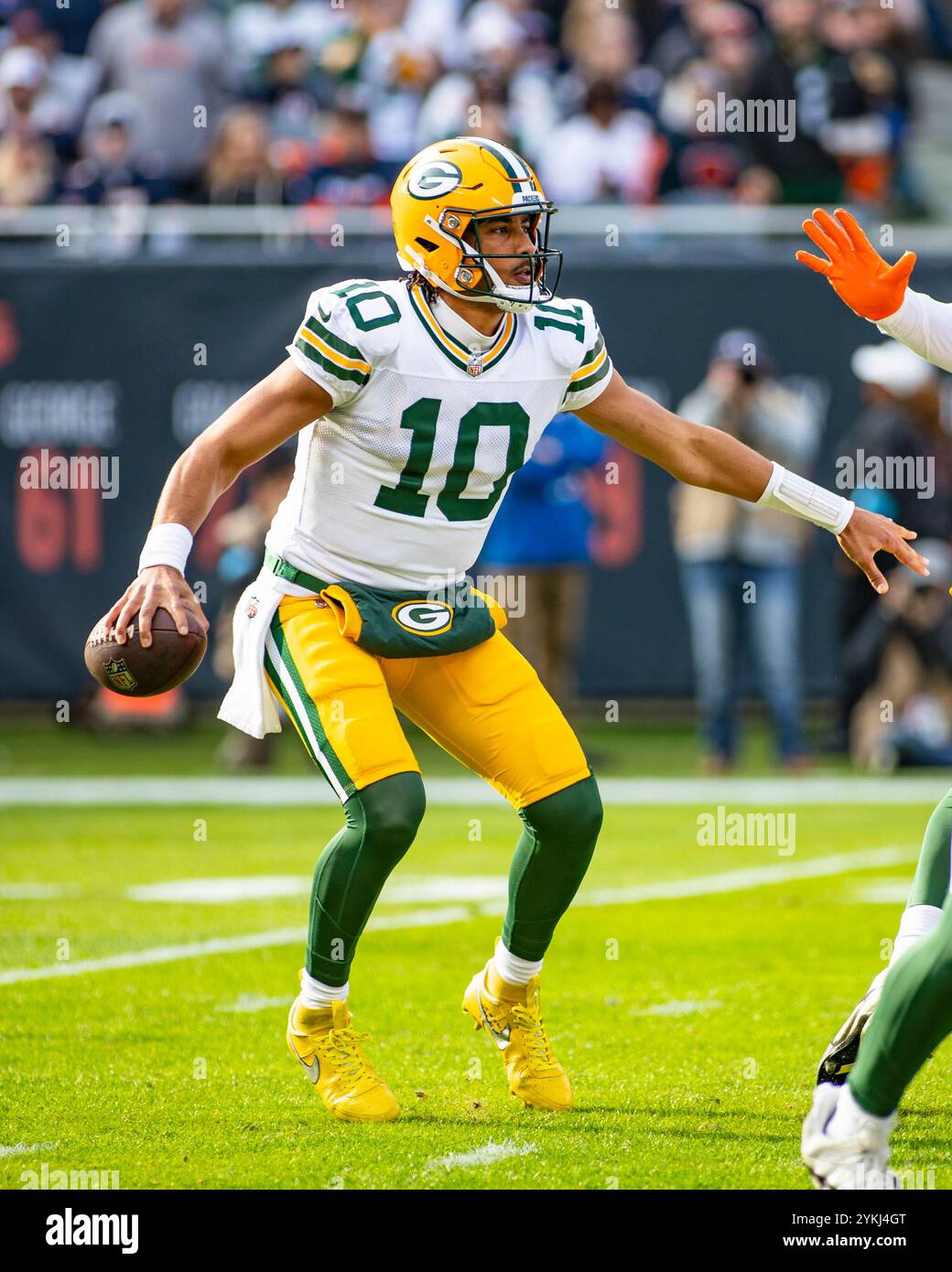 Chicago, IL, USA. 17th Nov, 2024. Green Bay Packers quarterback #10 ...