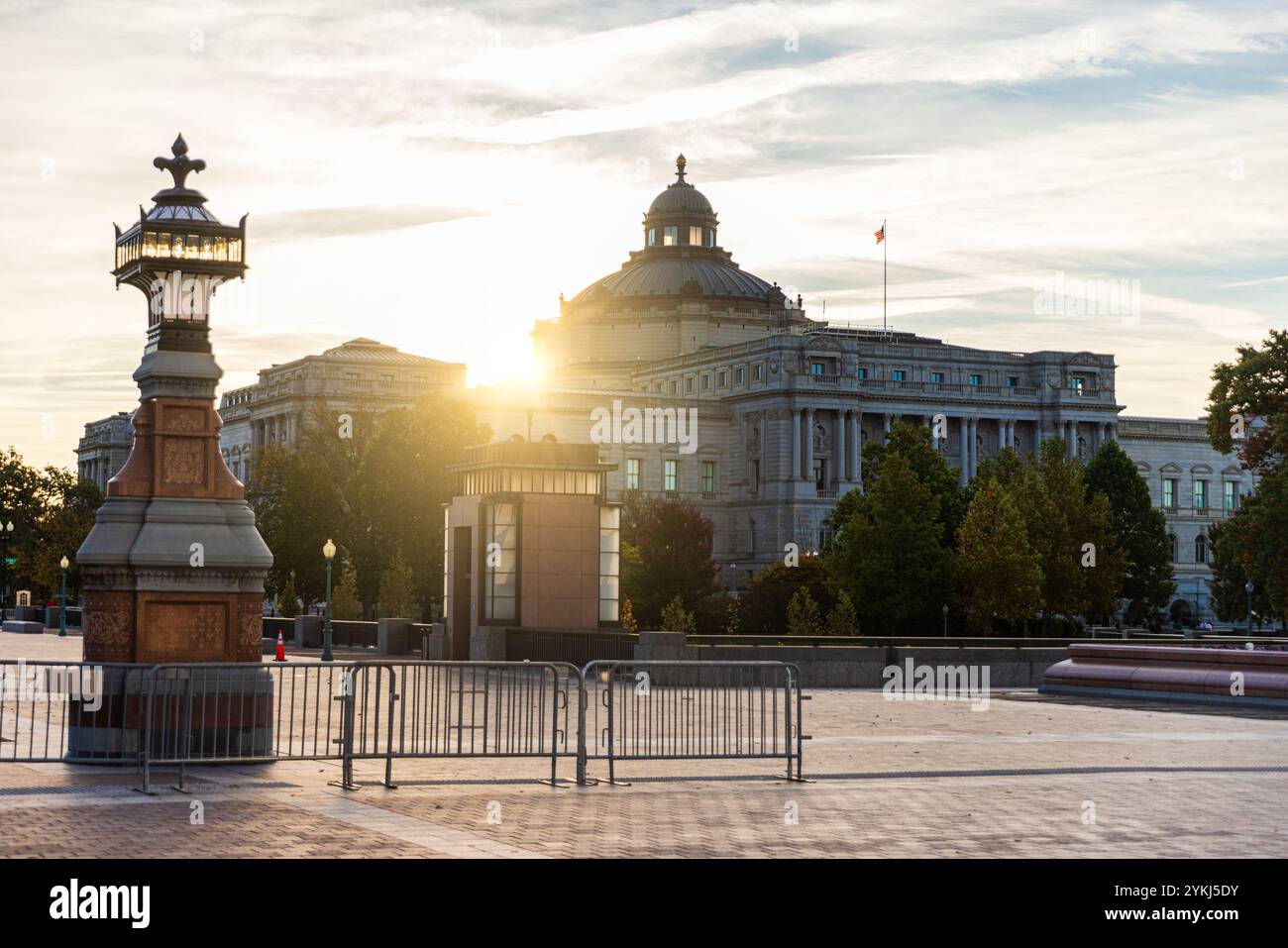 The facade of the Thomas Jefferson Library of Congress Building in ...