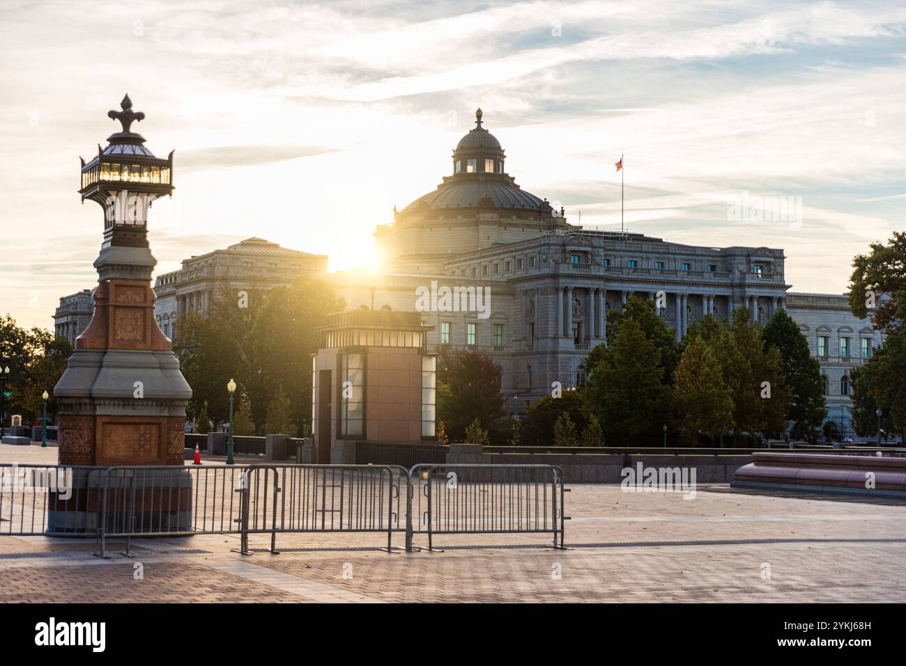 The facade of the Thomas Jefferson Library of Congress Building in ...