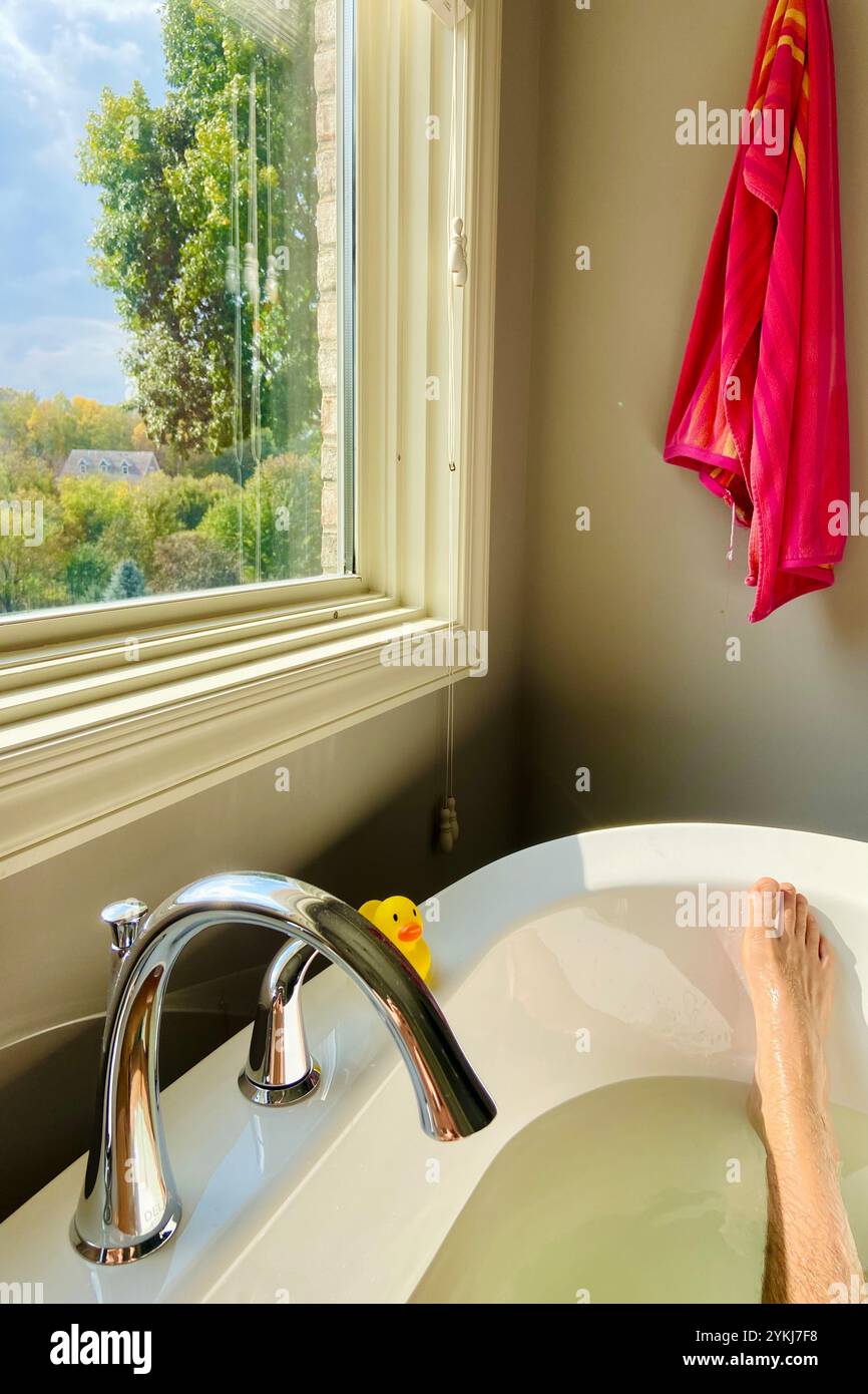 Luxury jacuzzi bathtub in home hi-res stock photography and images - Alamy