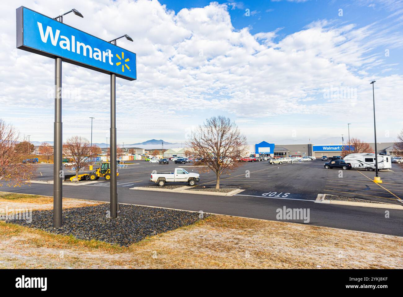 Walmart store hi-res stock photography and images - Alamy