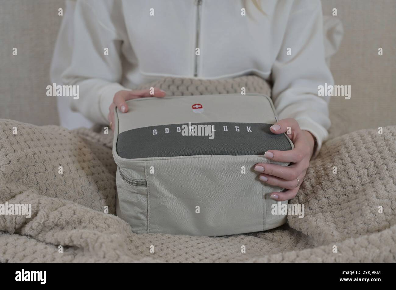 First aid kit woman hi-res stock photography and images - Alamy