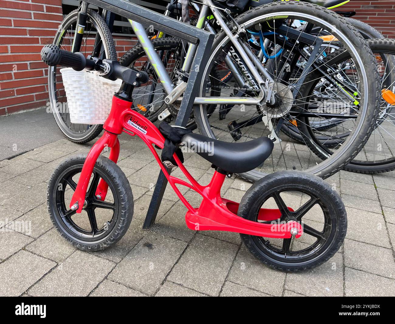 kid's bike, chained, child's bike, child's bicycle, bicycle stand, bike ...