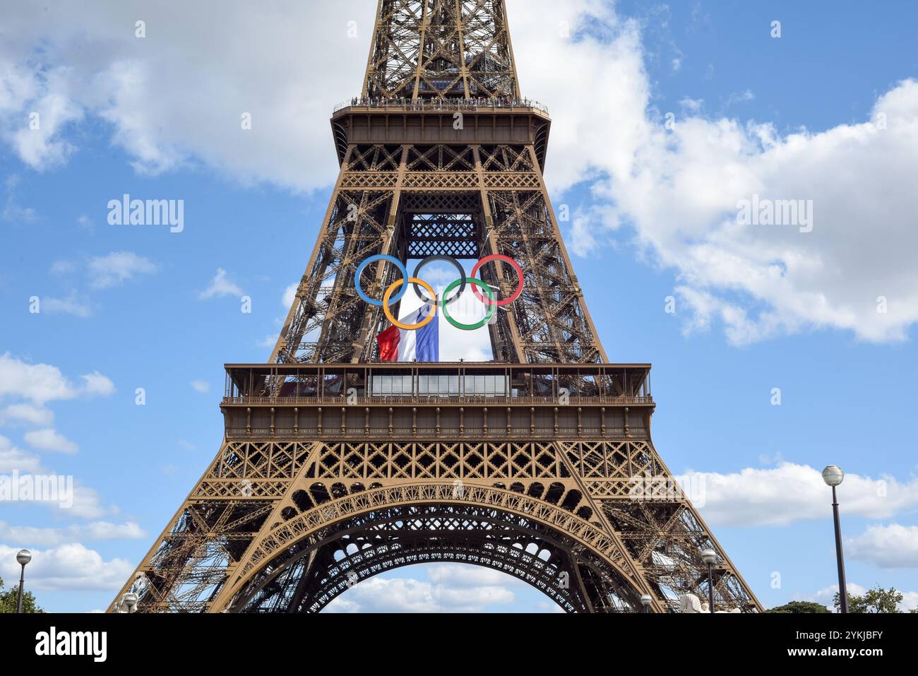 Olympic ring on the eiffel tower hi-res stock photography and images ...