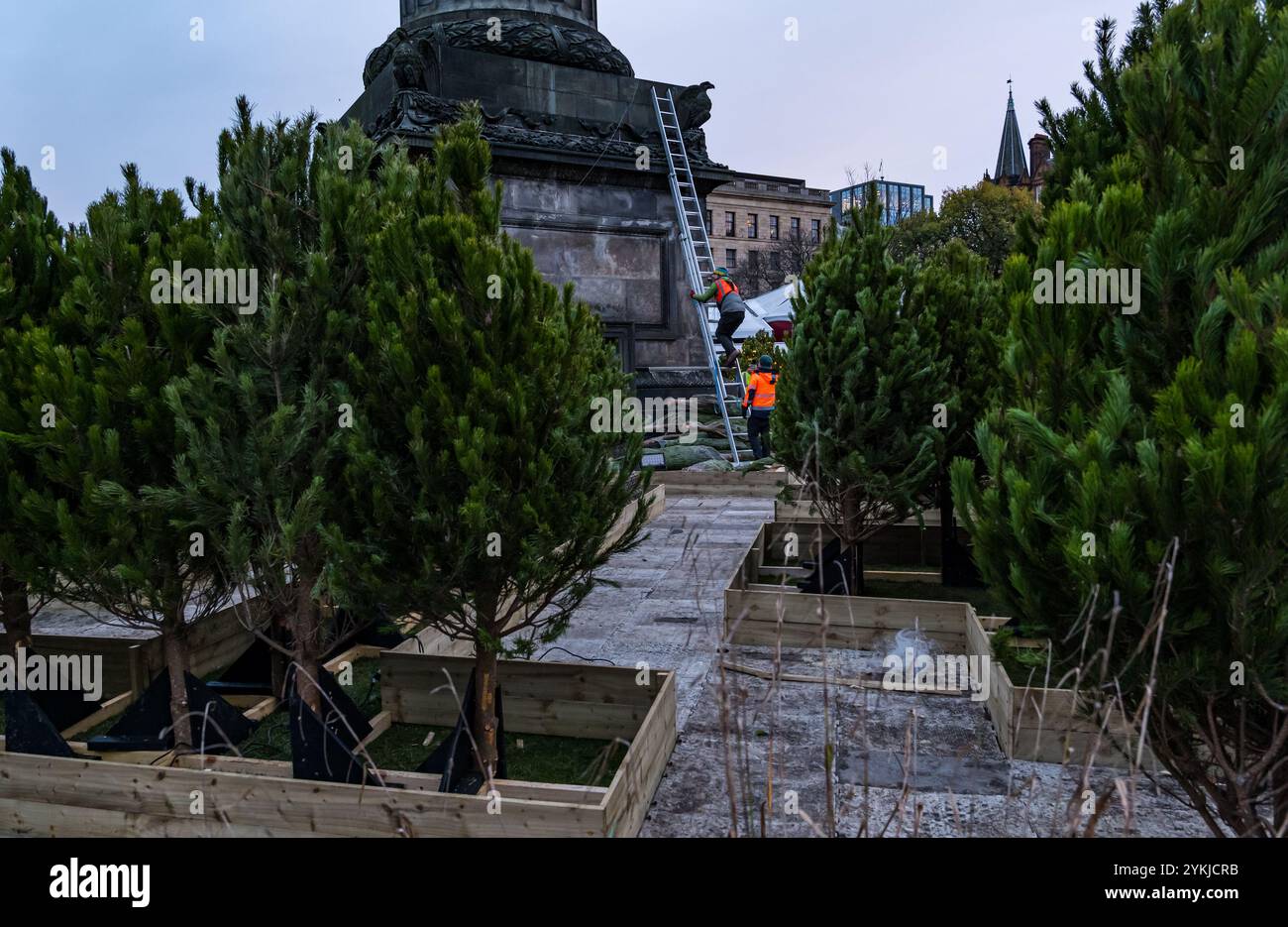 Edinburgh christmas market 2024 hi-res stock photography and images - Alamy