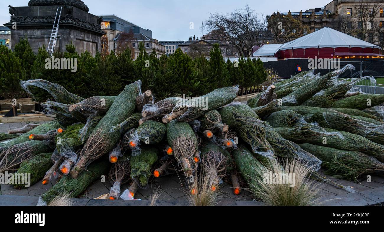 Edinburgh, Scotland, UK, 18th November 2024. Christmas decorations ...