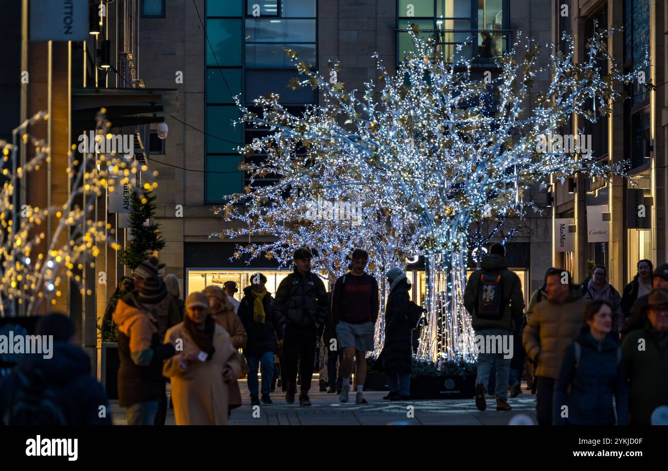 Edinburgh, Scotland, UK, 18th November 2024. Christmas decorations ...