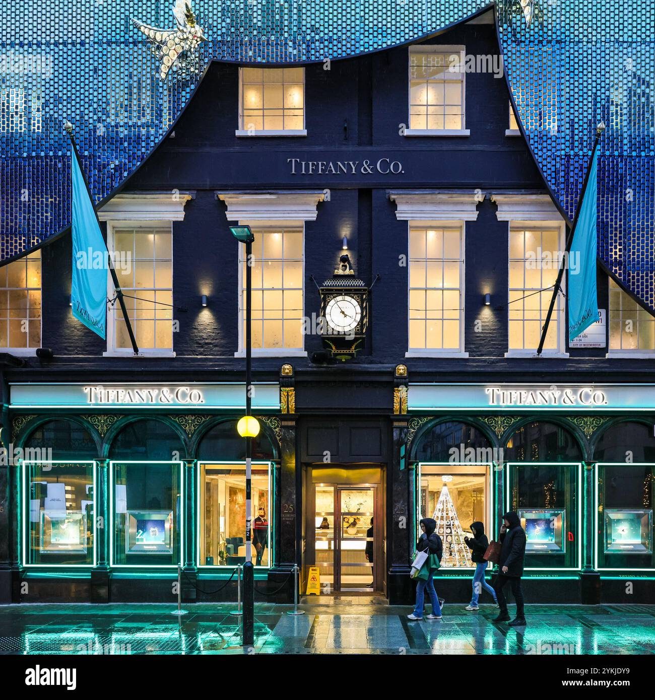 London, UK. 18th Nov, 2024. The Tiffany & Co in Old Bond Street ...