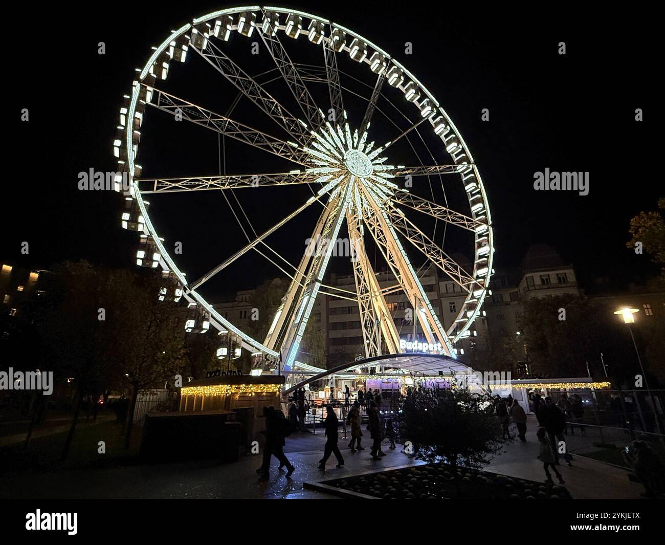 Budapester Riesenrad am Elisabethplatz - Budapest 18.11.2024 ...