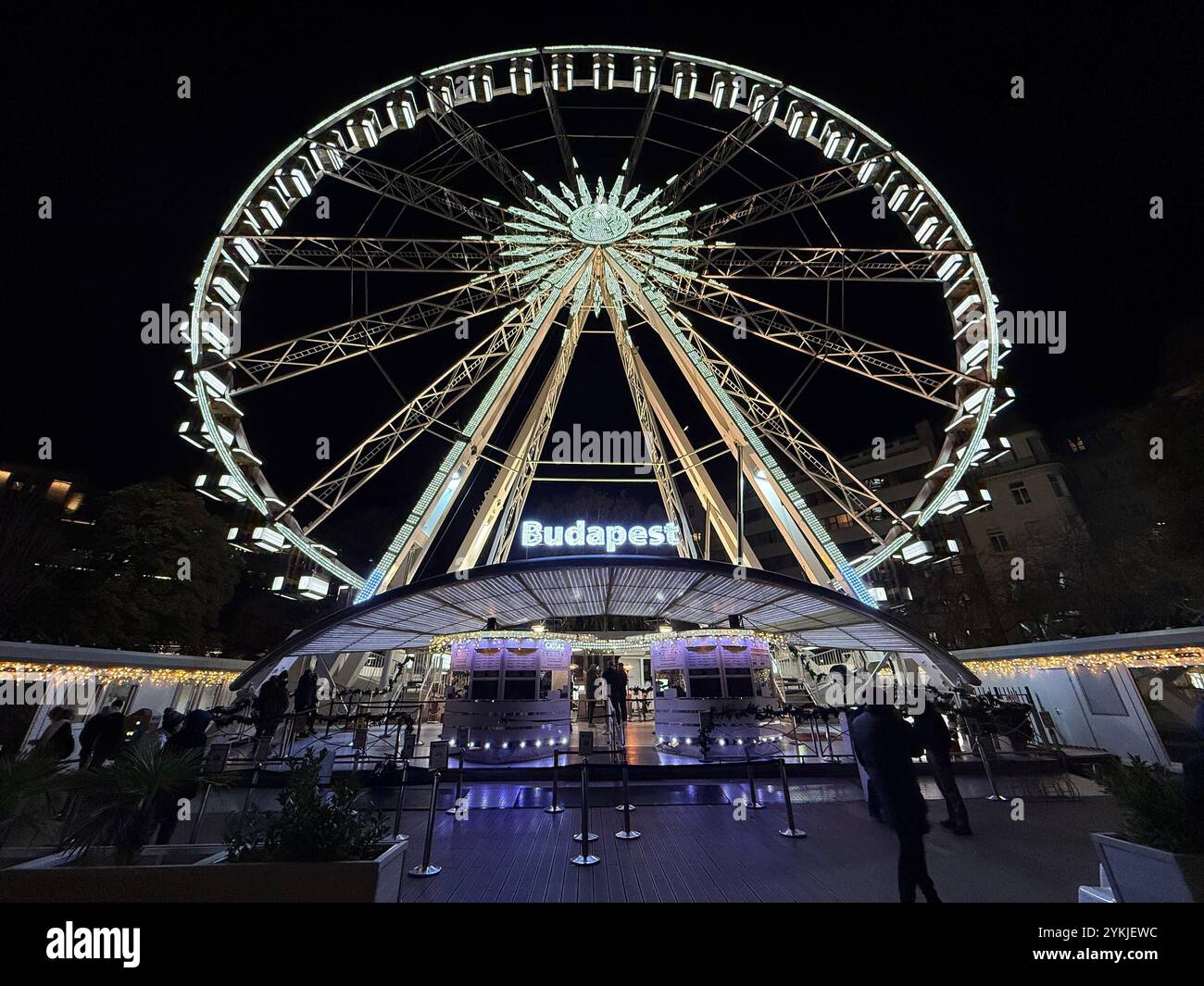 Budapester Riesenrad am Elisabethplatz - Budapest 18.11.2024 ...